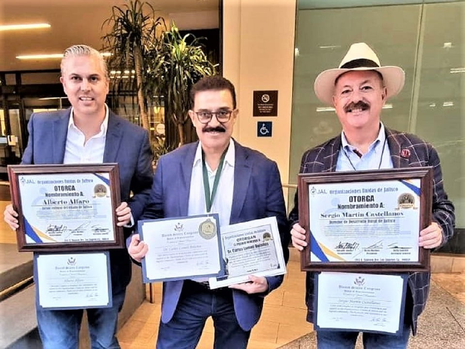 GRUPO PRO MIGRANTE OTORGA RECONOCIMIENTOS AL DR. LOMELÍ E INTEGRANTES ...